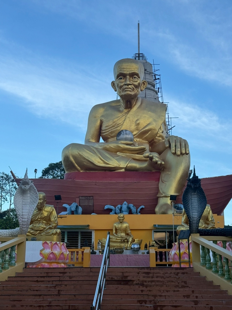 แปะพิกัดสายมู ขอพรชีวิตปังรับปีใหม่ 2026 ครบจบในที่เดียว ณ วัดสันติวรคุณ (สะเดา) || Hatyaifocus.com