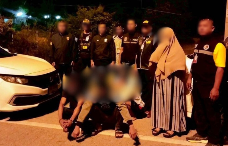 นราธิวาส | ทะลักต่อเนื่อง ตำรวจสกัดจับ 2 รถเก๋งลักลอบขนแรงงานต่างด้าว 4 ราย || Hatyaifocus.com