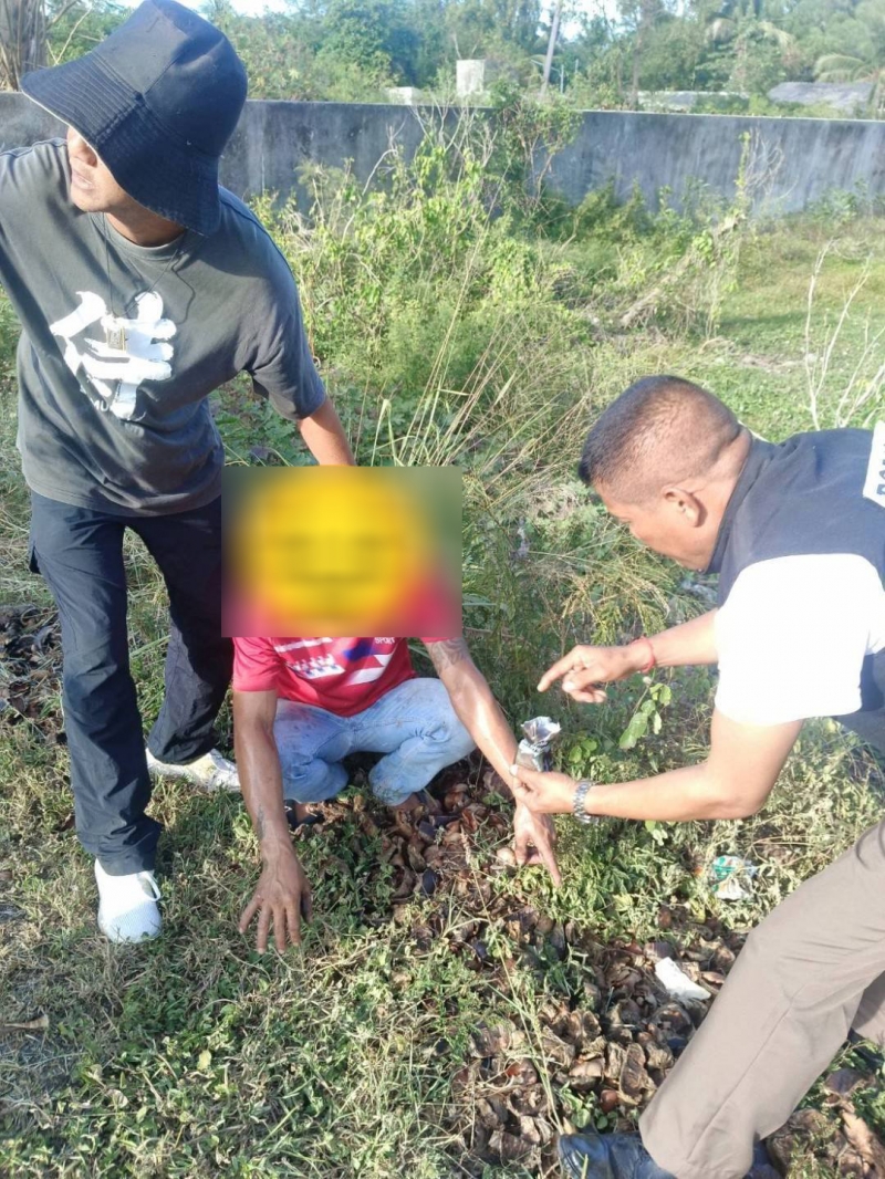 สทิงพระ | มะพร้าวก็ไม่เว้น จับโจรหนุ่มวัย 31 ปี ลักลูกมะพร้าวใส่รถซาเล้ง 58 ลูก มีดพร้า 1 ด้าม ...