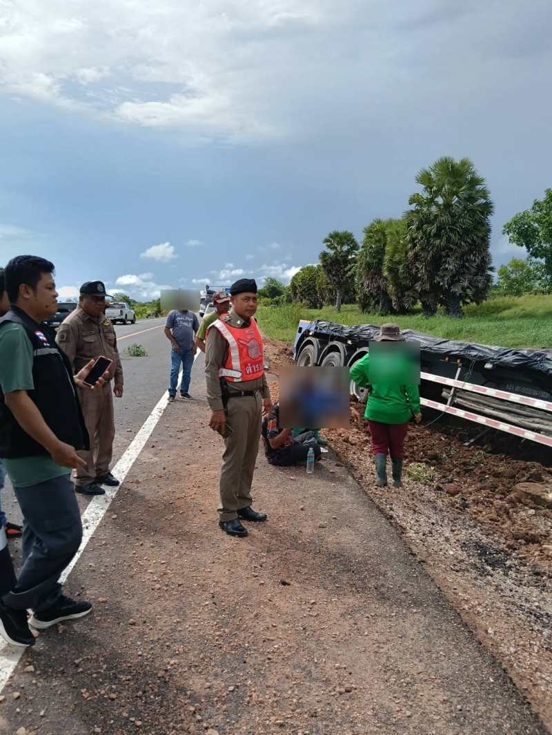 ระโนด | คนขับวูบหลับ! รถบรรทุกกระเบื้องตกข้างทาง หลังจะไปส่งของที่สิงหนคร || Hatyaifocus.com