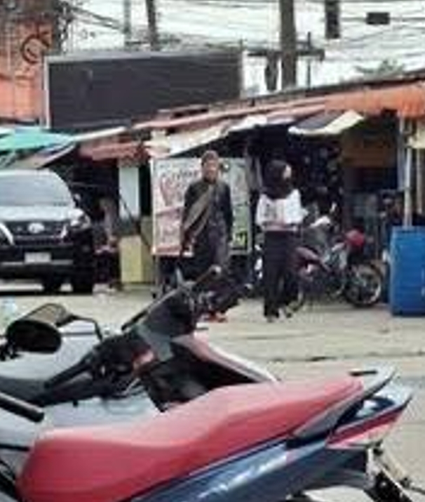 นราธิวาส | จับแล้ว 2 ชายหญิง เดินเรี่ยไรเงินจากชาวบ้านและนักท่องเที่ยว || Hatyaifocus.com