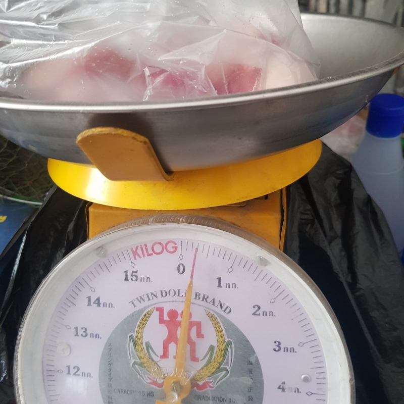 สะเดา | อุทาหรณ์! เตือนภัยคนซื้อหมู โดนเเม่ค้าโกงตาชั่ง || Hatyaifocus.com