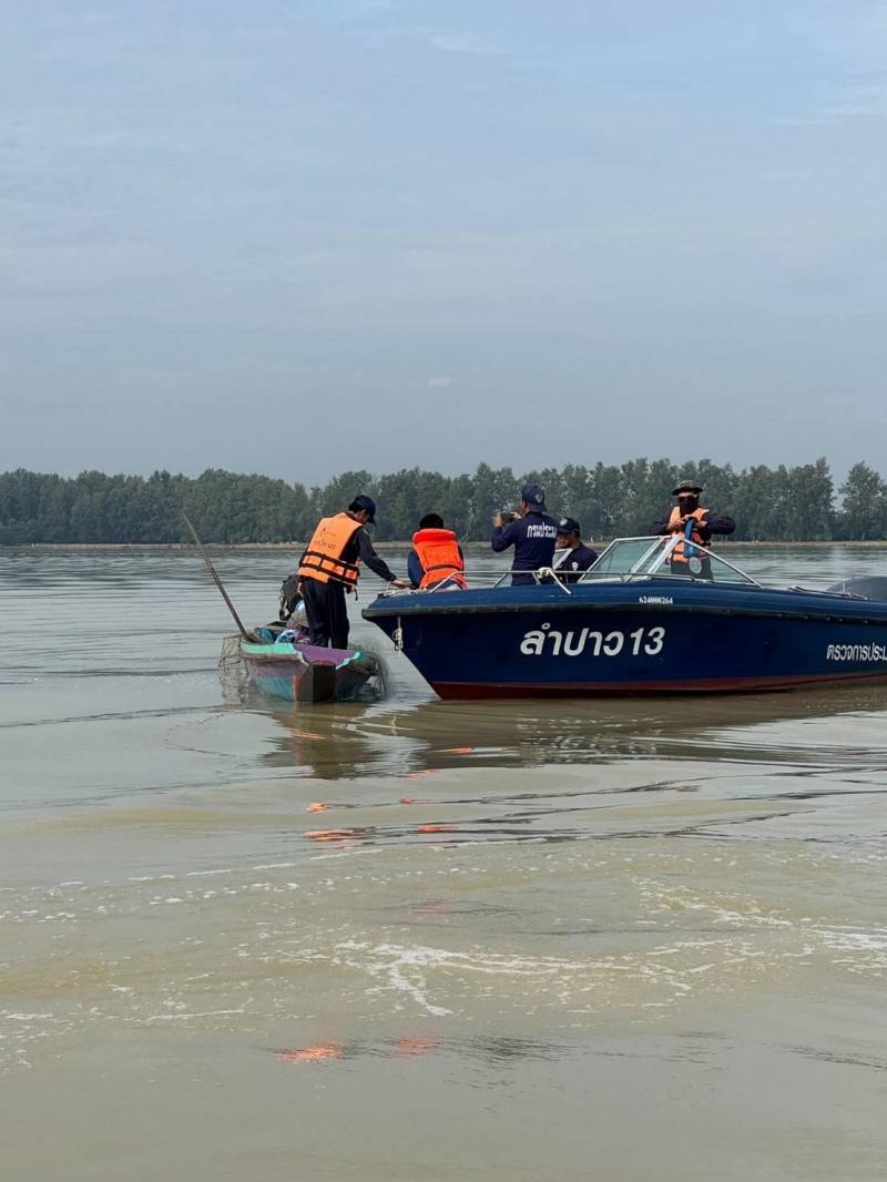 คูเต่า | จับไม่มีแผ่ว เรือชาวบ้านใช้ประมงไอ้โง่ดักจับสัตว์น้ำ 26 ลูก ไฟฉาย 30 ดวง || Hatyaifocus.com