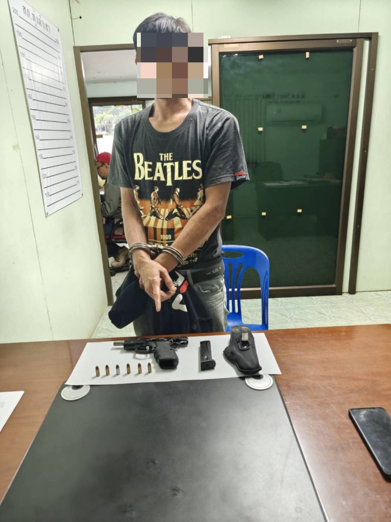 ทุ่งตำเสา | จับกุมชายวัย 35 ปี ริมถนนภายในหมู่บ้านพร้อมอาวุธปืนพกสั้น เครื่องกระสุน ...