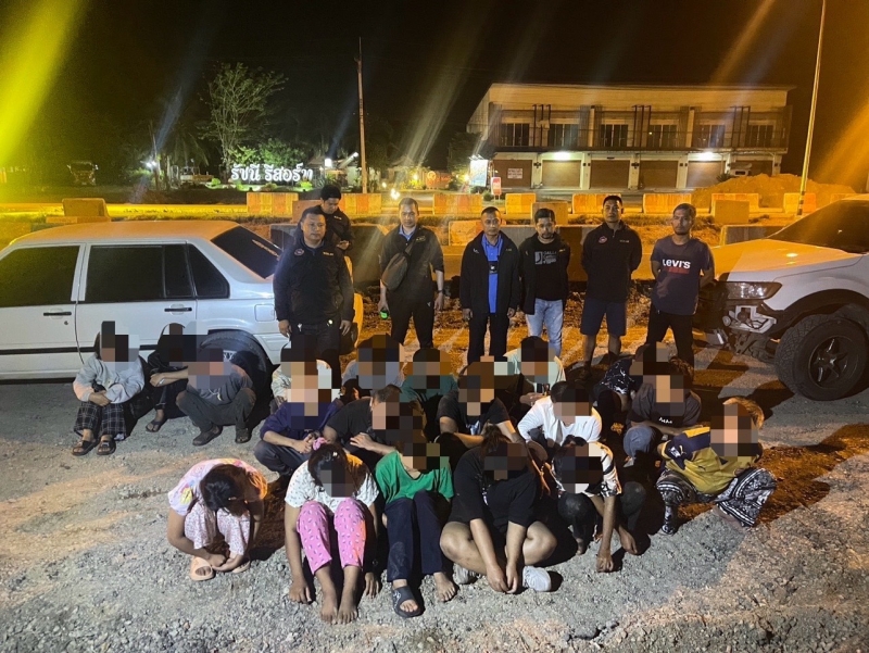 รัตภูมิ | ไล่ล่าระทึก! จับแรงงานเมียนมา 19 ราย ซุกมาในรถกระบะ 2 คัน || Hatyaifocus.com