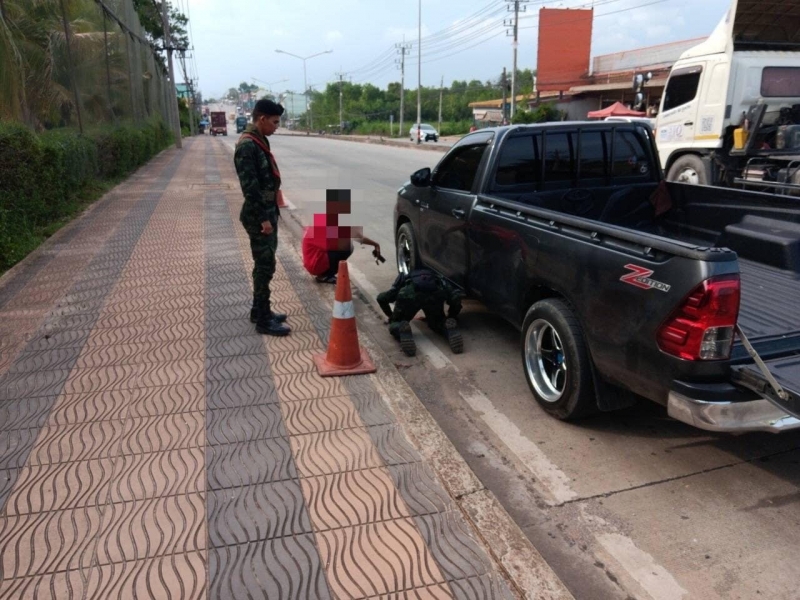 สะเดา | จับคาด่าน กระบะดัดแปลงขนน้ำมันเถื่อน จำนวน 500 ลิตร || Hatyaifocus.com