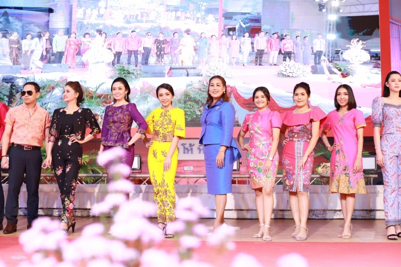 สงขลา | สวยงาม! ยกระดับผ้าพื้นเมือง พร้อมรณรงค์สวมใส่ผ้าไทยในชีวิตประจำวัน || Hatyaifocus.com