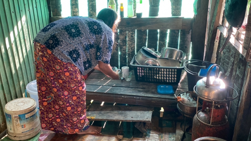 สงขลา | วอนช่วยยายวัย 63 อยู่ลำพัง บ้านเก่าทรุดโทรมใก้ลพัง || Hatyaifocus.com